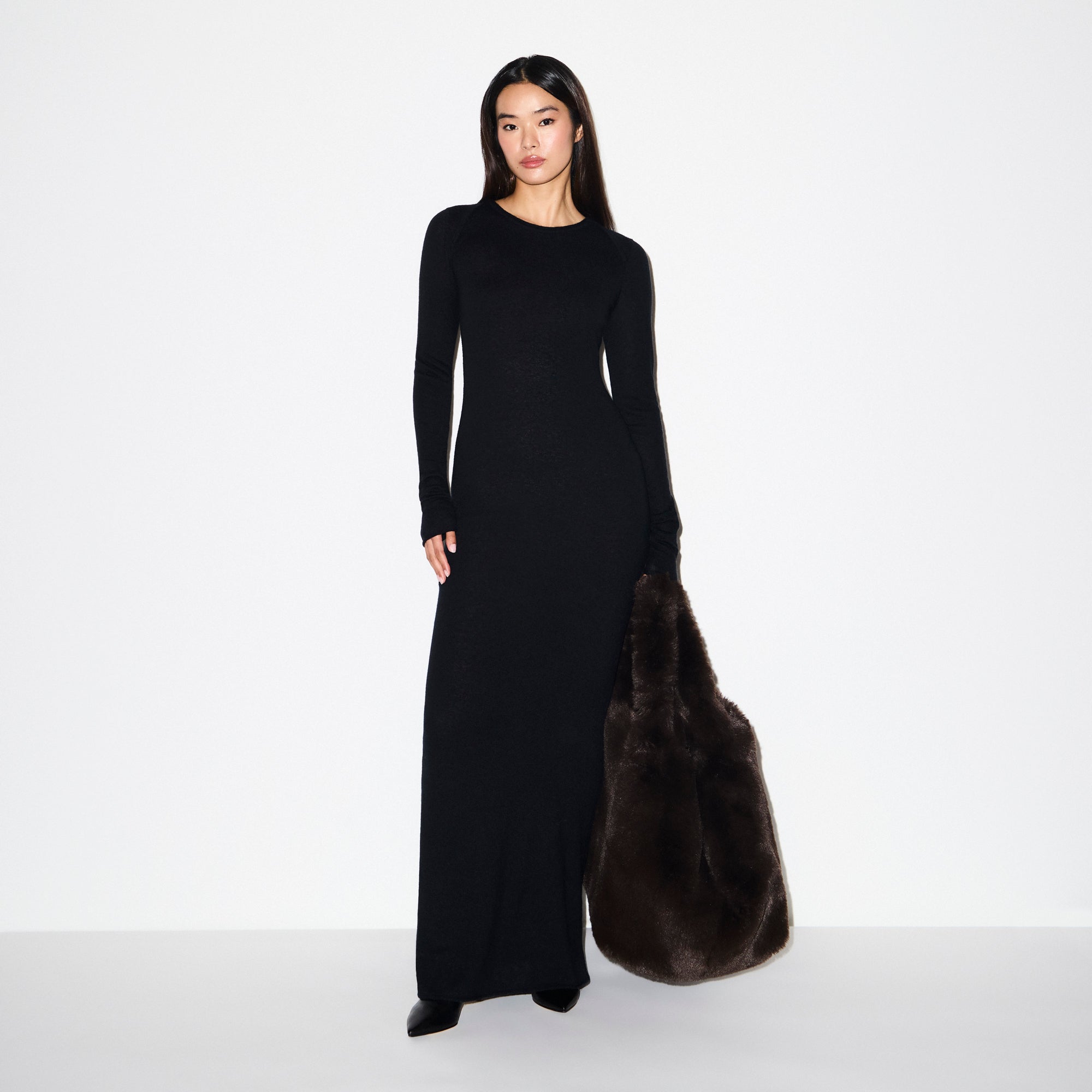 新品未使用！SKIMS スキムス 長袖オープンバック ロングドレス Skims Featherweight Cashmere Long Dress - Onyx | Editorialist