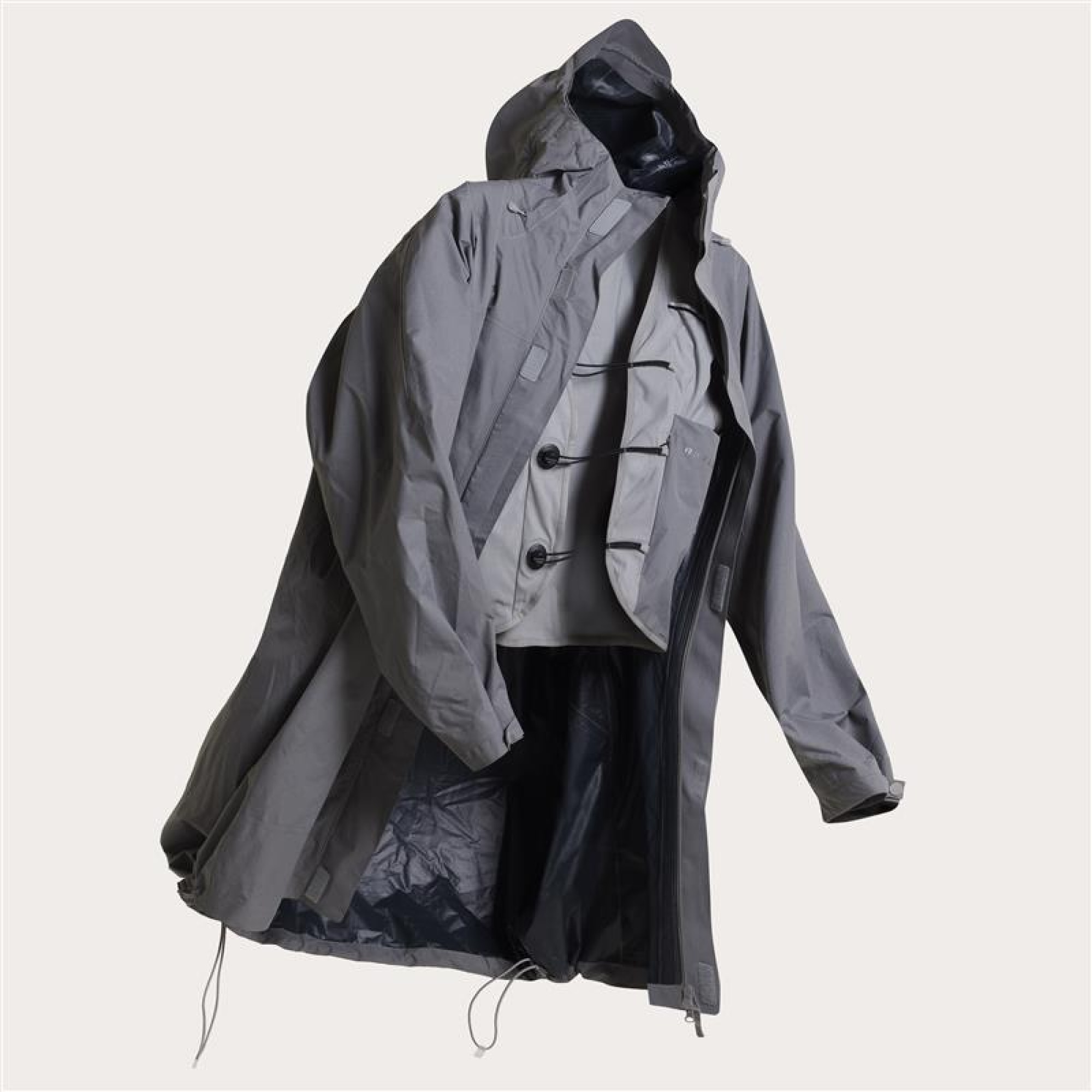 新品未使用 OAKLEY Latitude Flight Vest Poncho Oakley Latitude Flight Vest Poncho In Cement - 30% Off | Editorialist