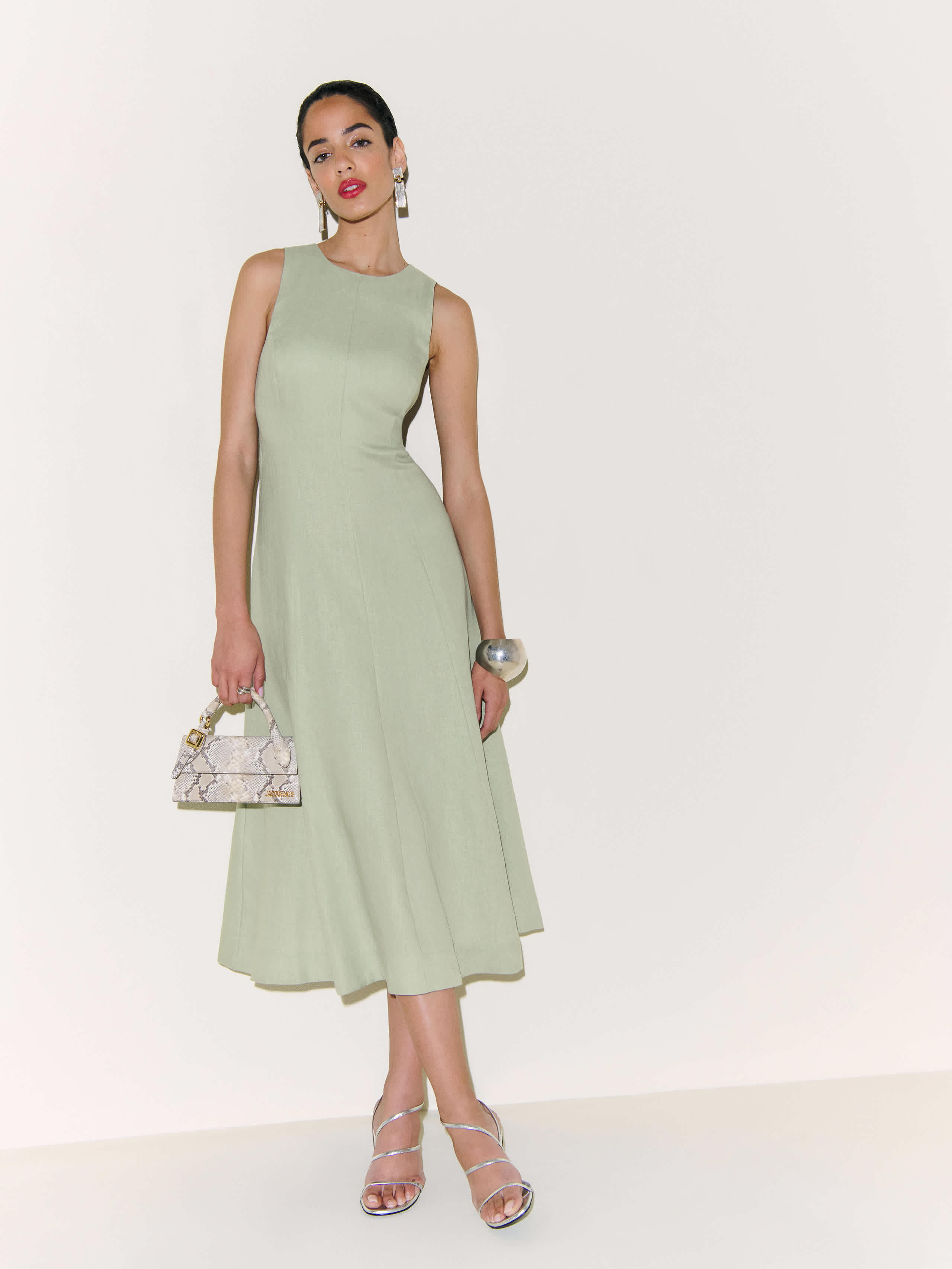 Reformation Davin Linen Midi Dress In Green - 50% Off | Editorialist Reformation Davin Linen Midi Dress In Green - 50% Off | Editorialist