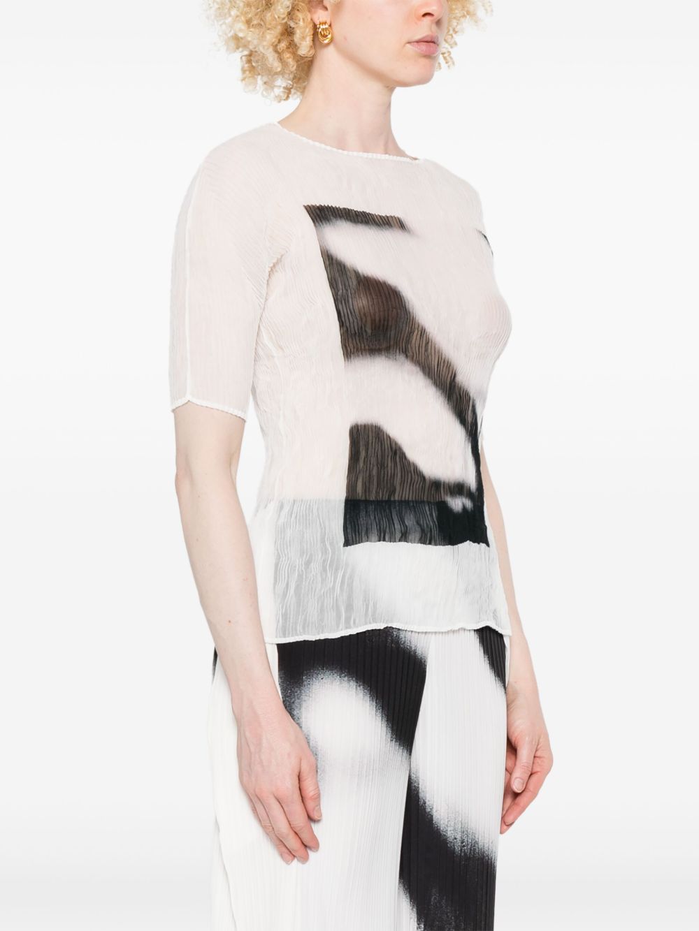 Issey Miyake Shadow Study Chiffon Twist Top - White | Editorialist