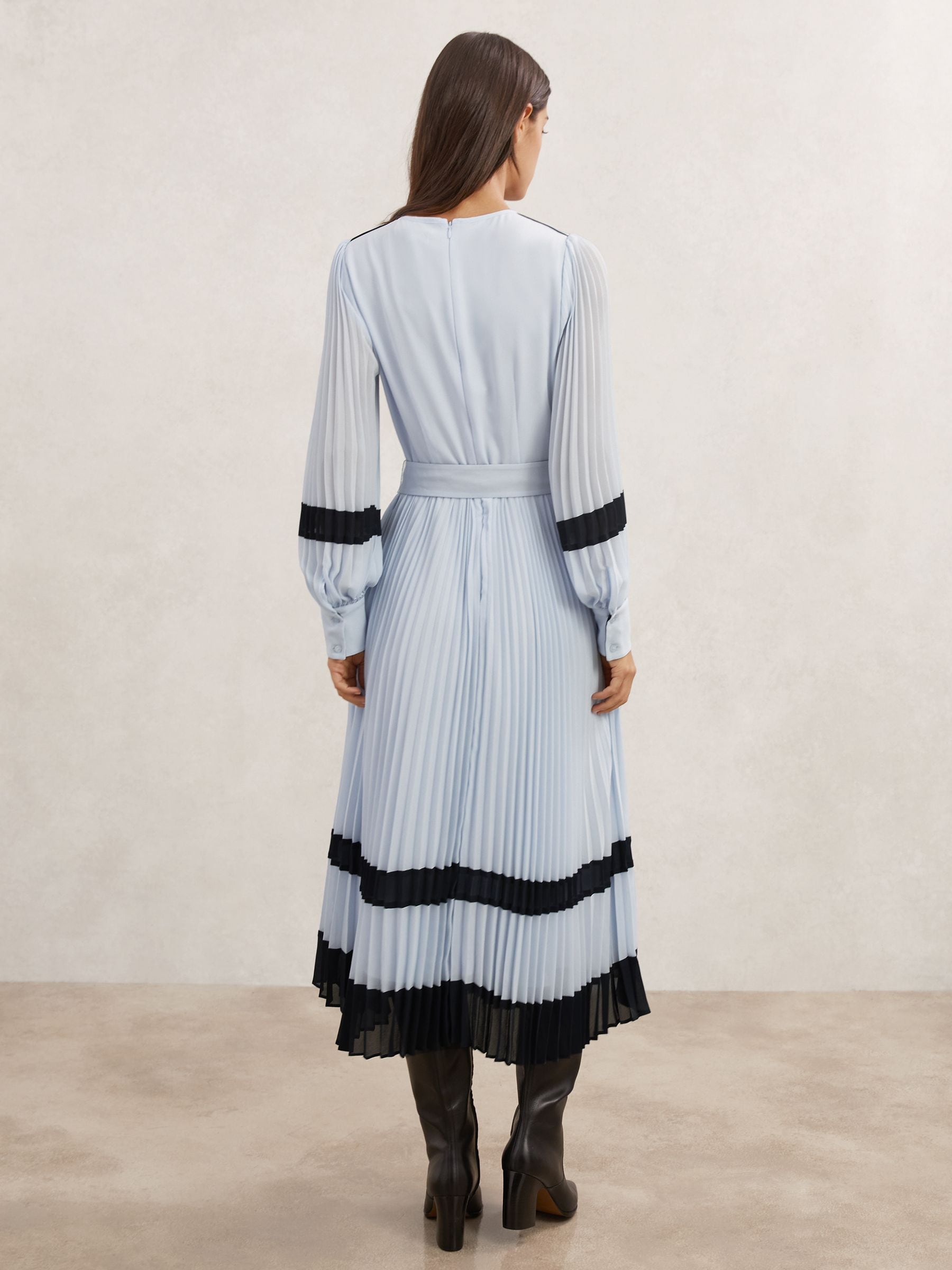 Reiss Tori Color-Block Pleated Midi Dress - Blue/Navy - 51% Off | Editorialist Reiss Tori Color-Block Pleated Midi Dress - Blue/Navy - 51% Off | Editorialist