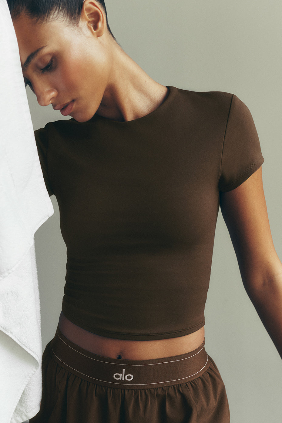 Alo Yoga Pulse Short Sleeve Top In Black - 40% Off | Editorialist
