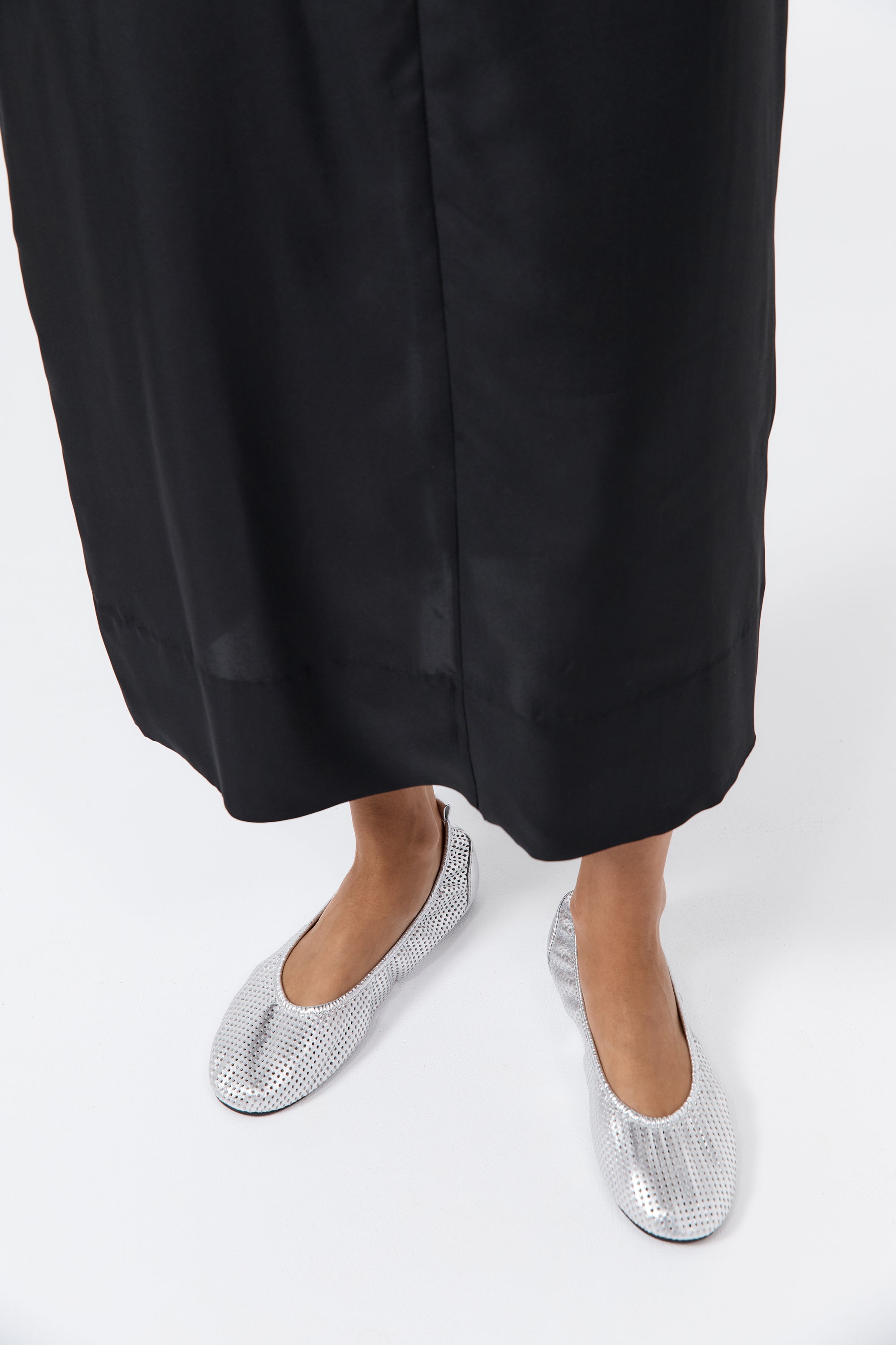 ST. AGNI St Agni Minimal Perforated Ballet Flat