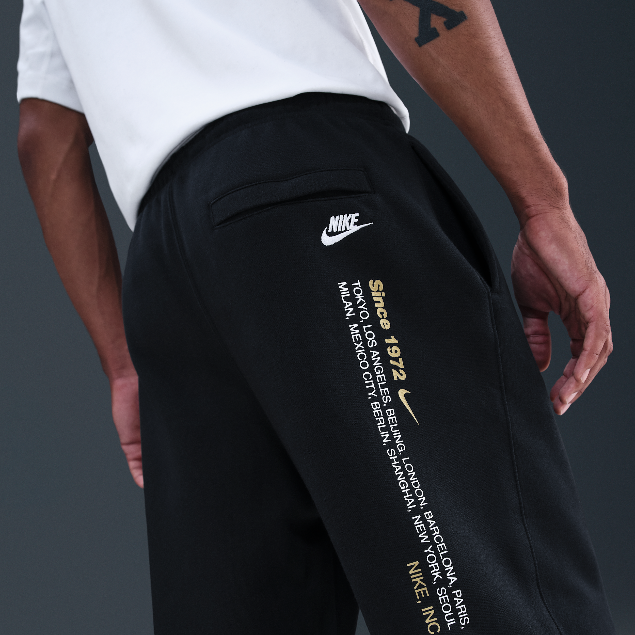 sportswear tm nike joggers