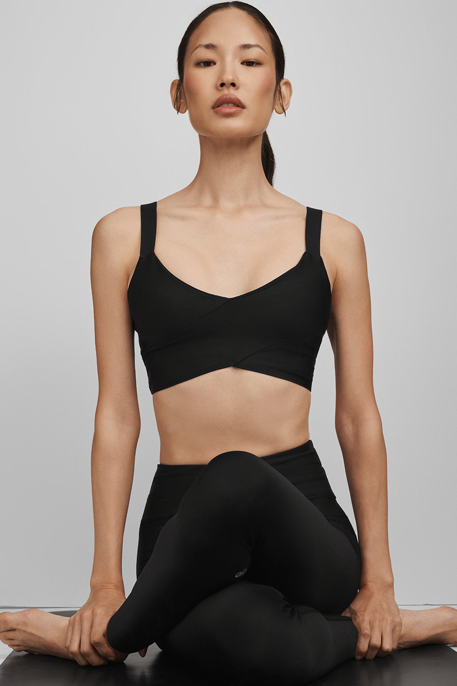 Alo Yoga Airlift Ribbed Jump Start V-Neck Bra - Black | Editorialist