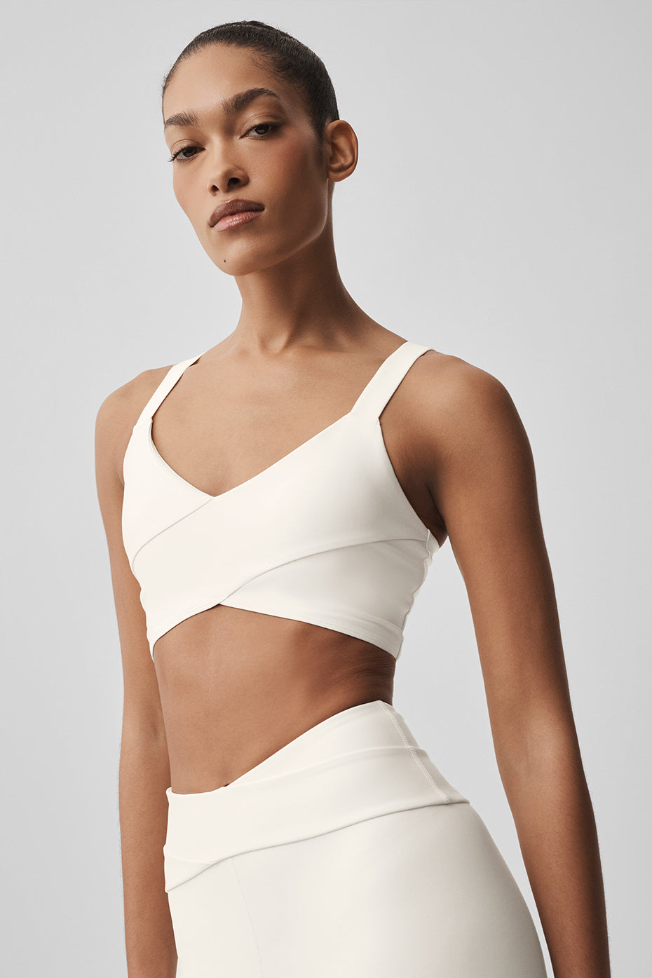 Alo Yoga Airlift Ribbed Jump Start V-Neck Bra - Black | Editorialist
