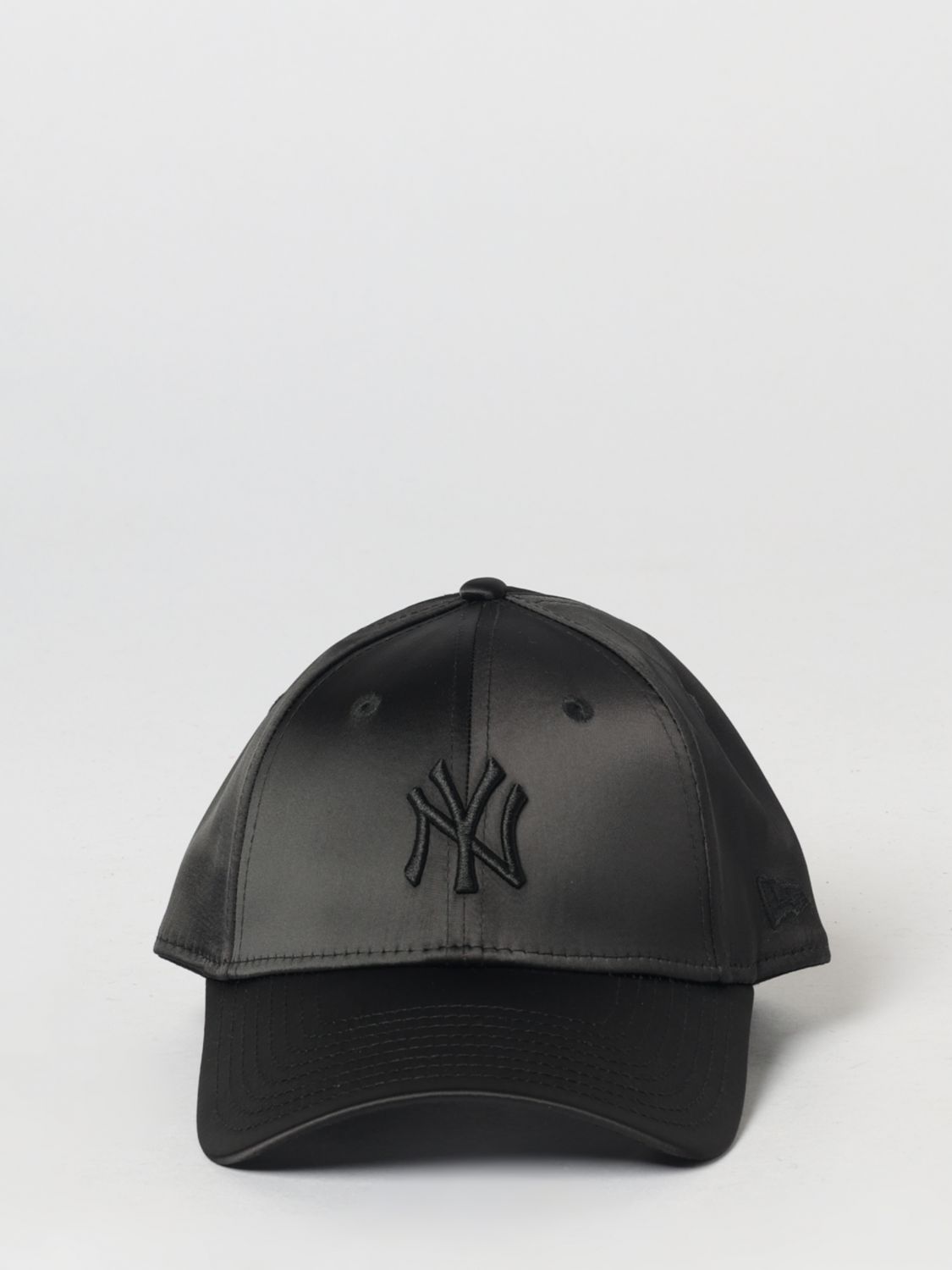 Supreme Worldwide Box Logo New Era Cap - Black | Editorialist