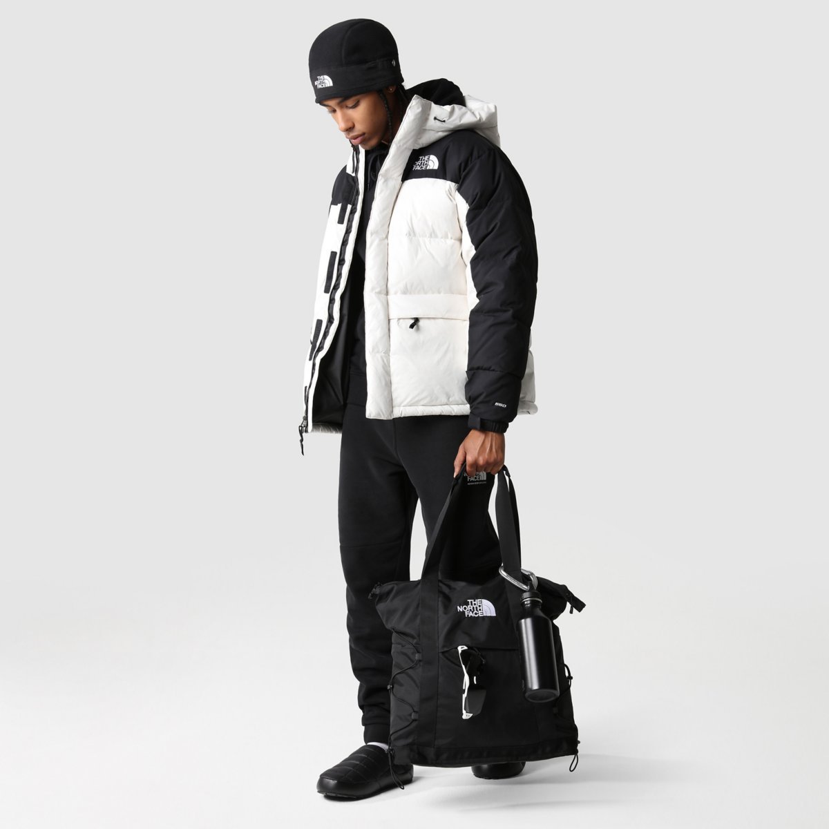 THE NORTH FACE The North Face Logo Embroidered Zipped Puffer Jacket