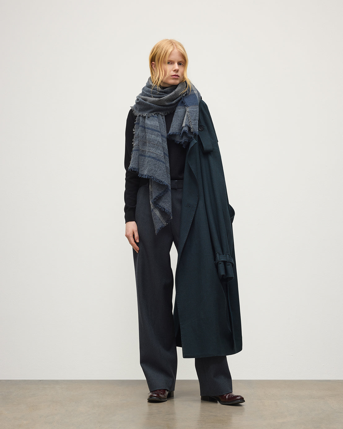 JOHNSTONS OF ELGIN gullane dark cashmere stole
