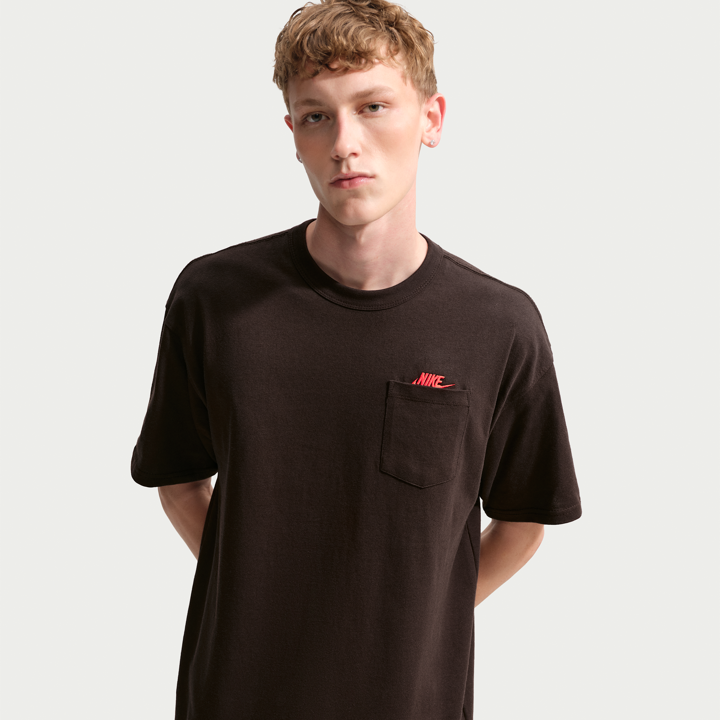 NIKE men's sportswear premium essentials t-shirt