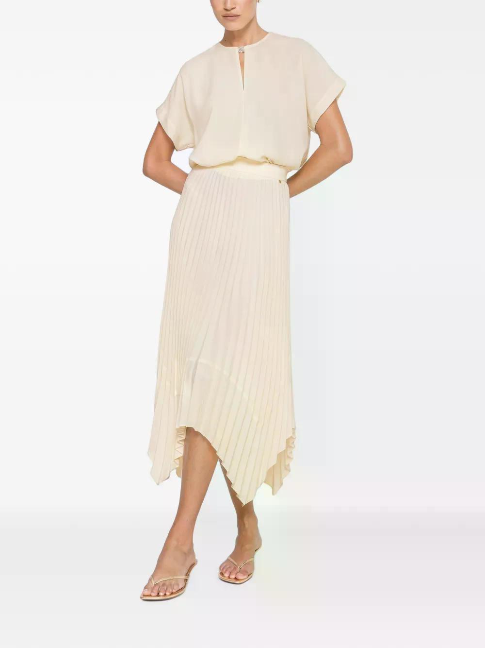 NISSA NISSA Short Sleeve Top with Metallic Neckline Detail