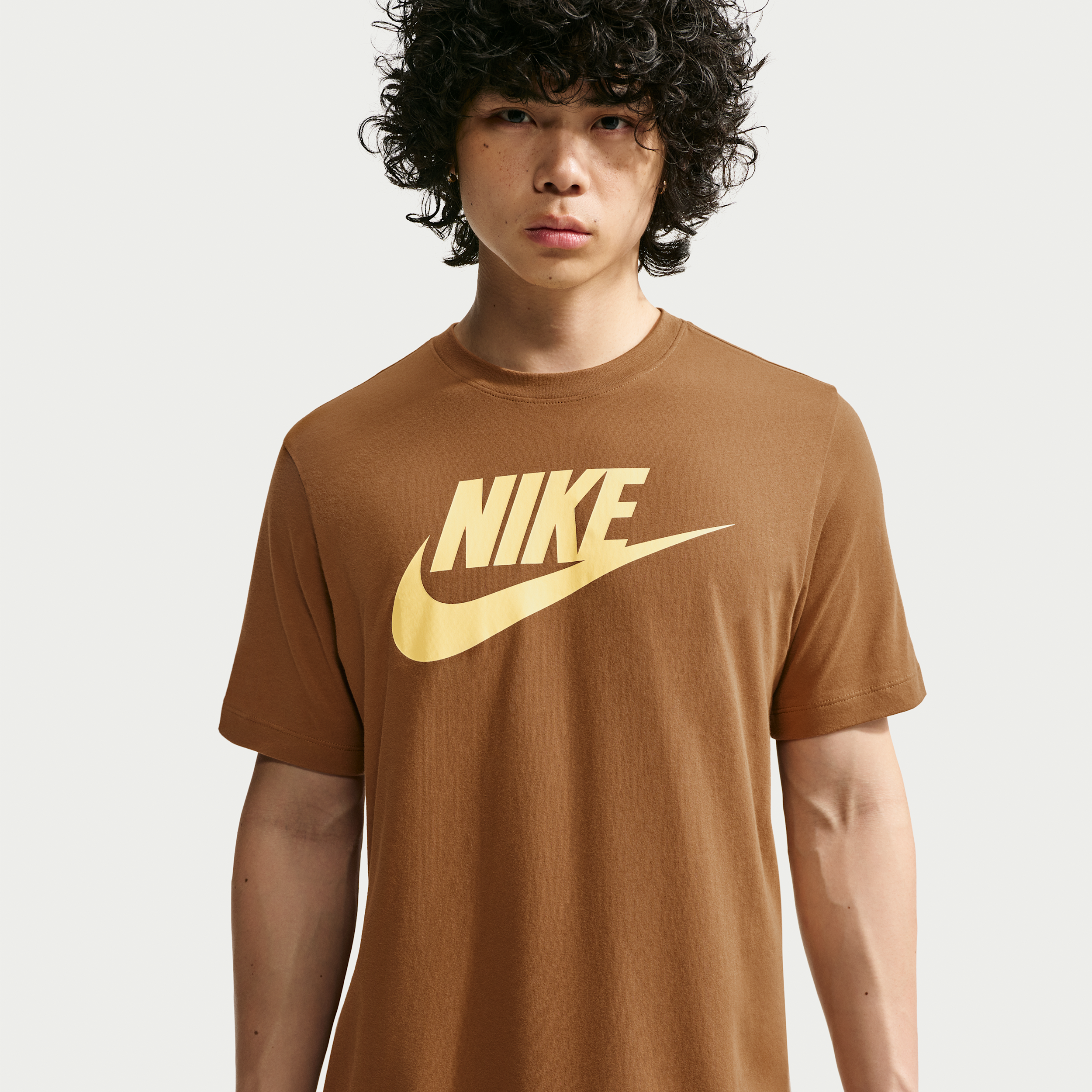 NIKE men's sportswear t-shirt