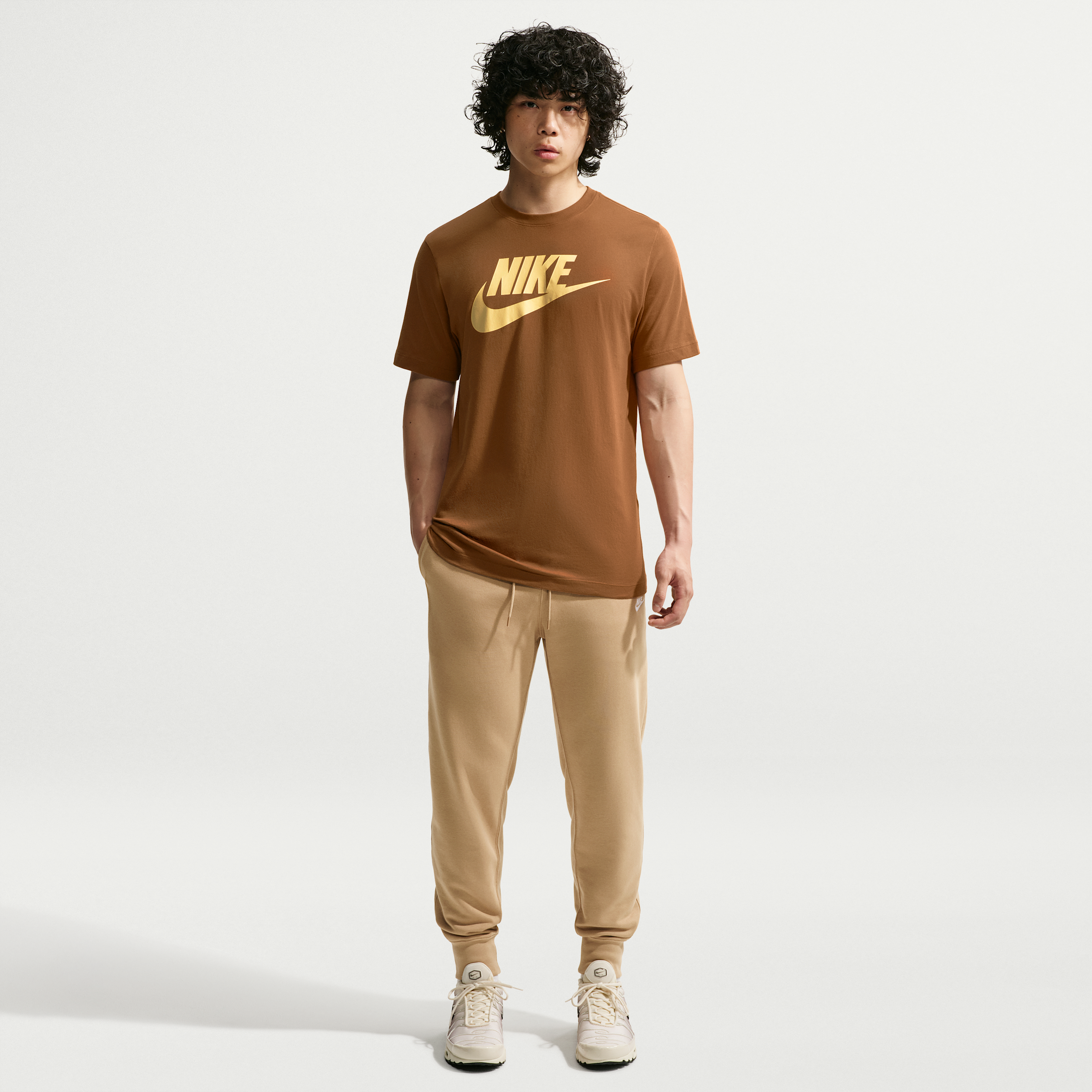 NIKE men's sportswear t-shirt