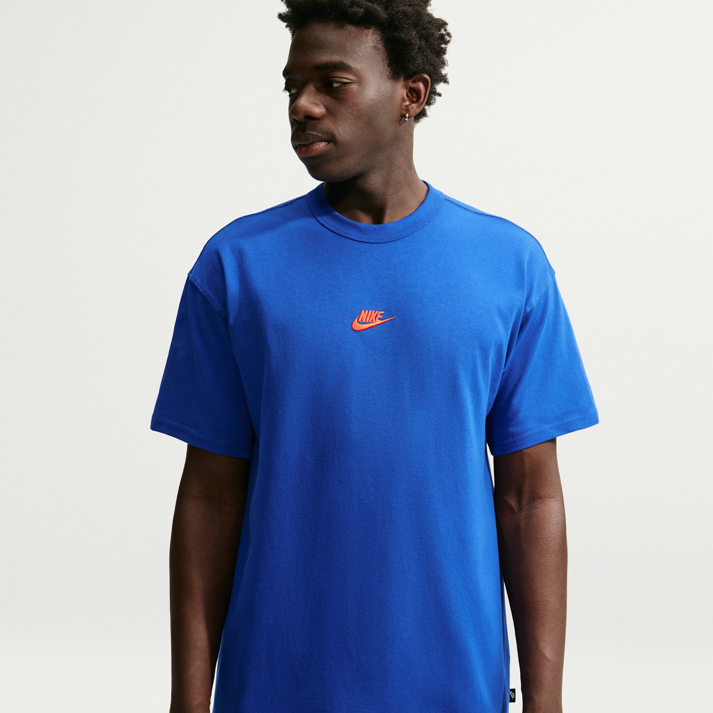 NIKE men's sportswear premium essentials t-shirt
