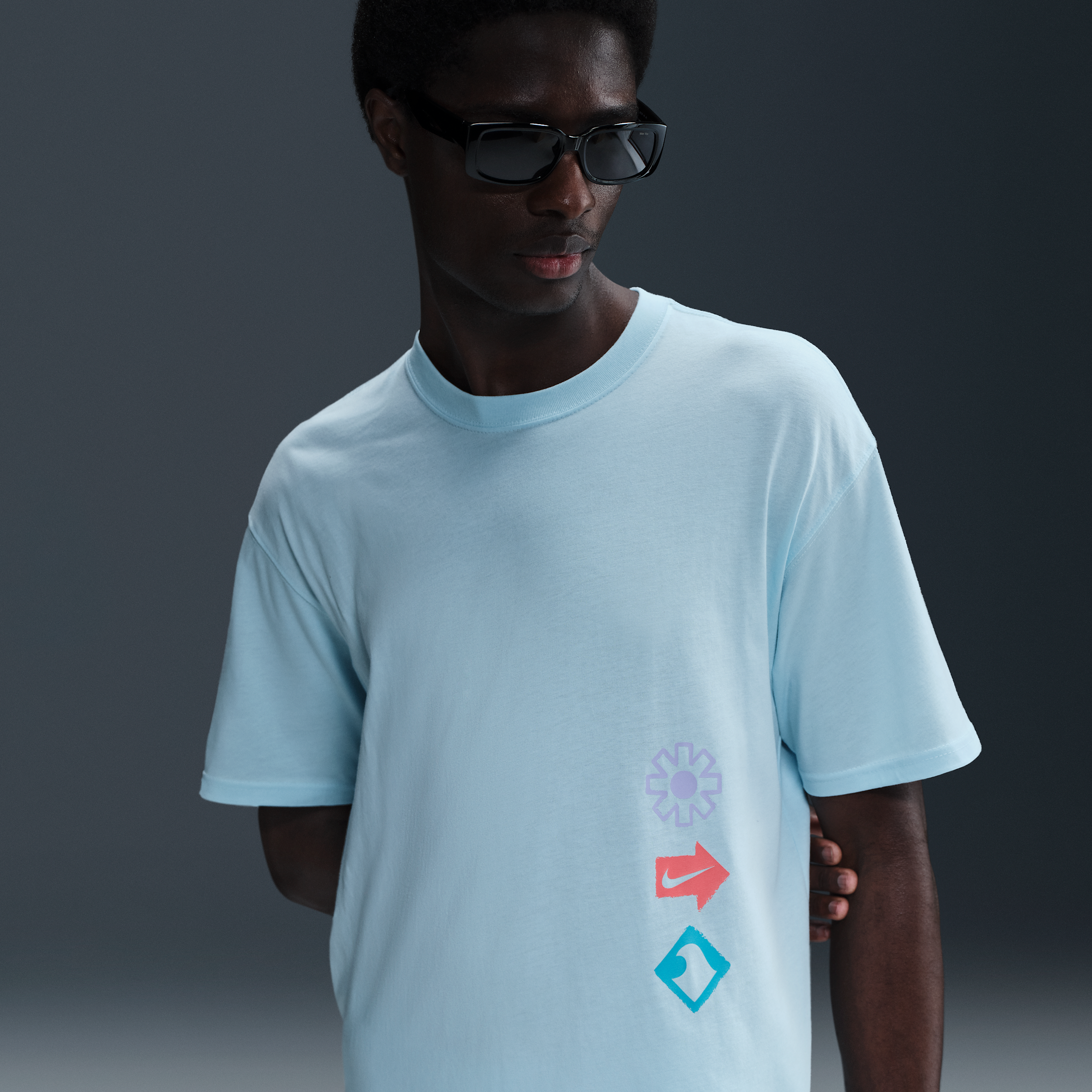 NIKE men's sportswear t-shirt