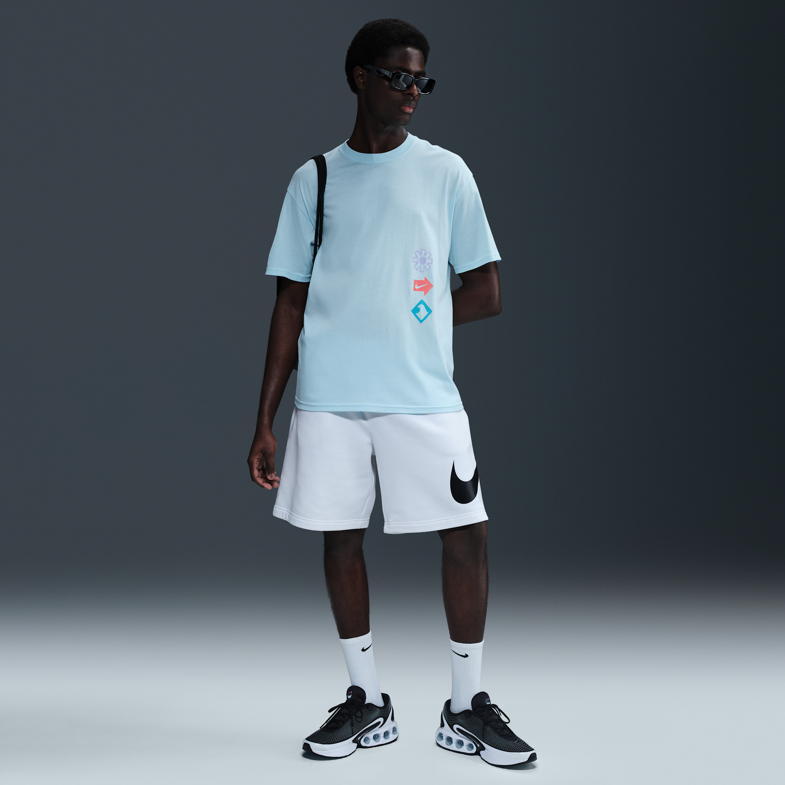 NIKE men's sportswear t-shirt