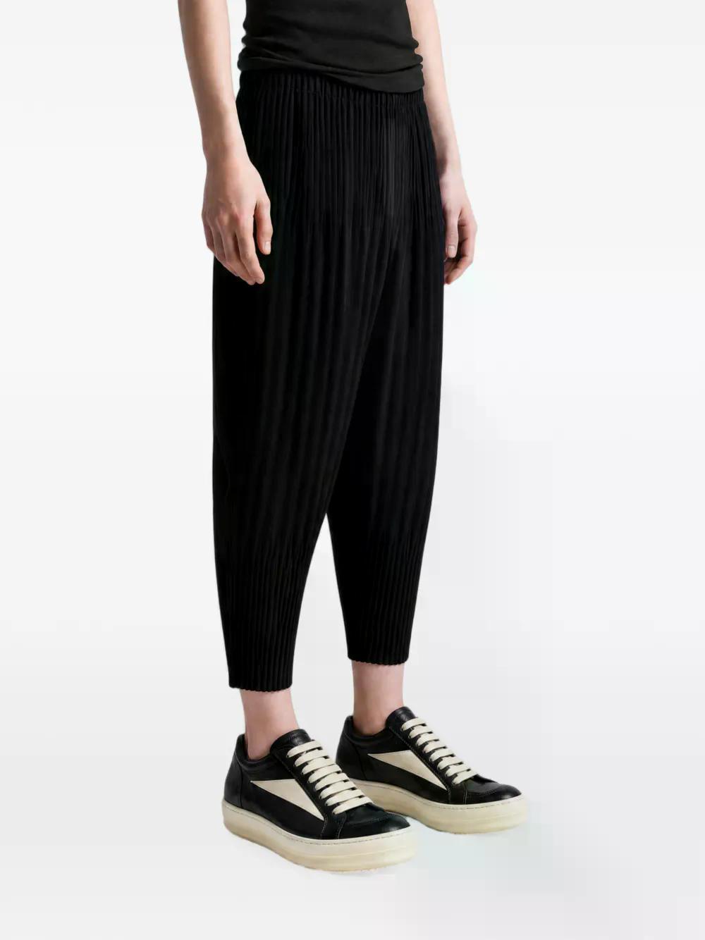 ISSEY MIYAKE Homme Plissé Issey Miyake Pleated Cropped Trousers