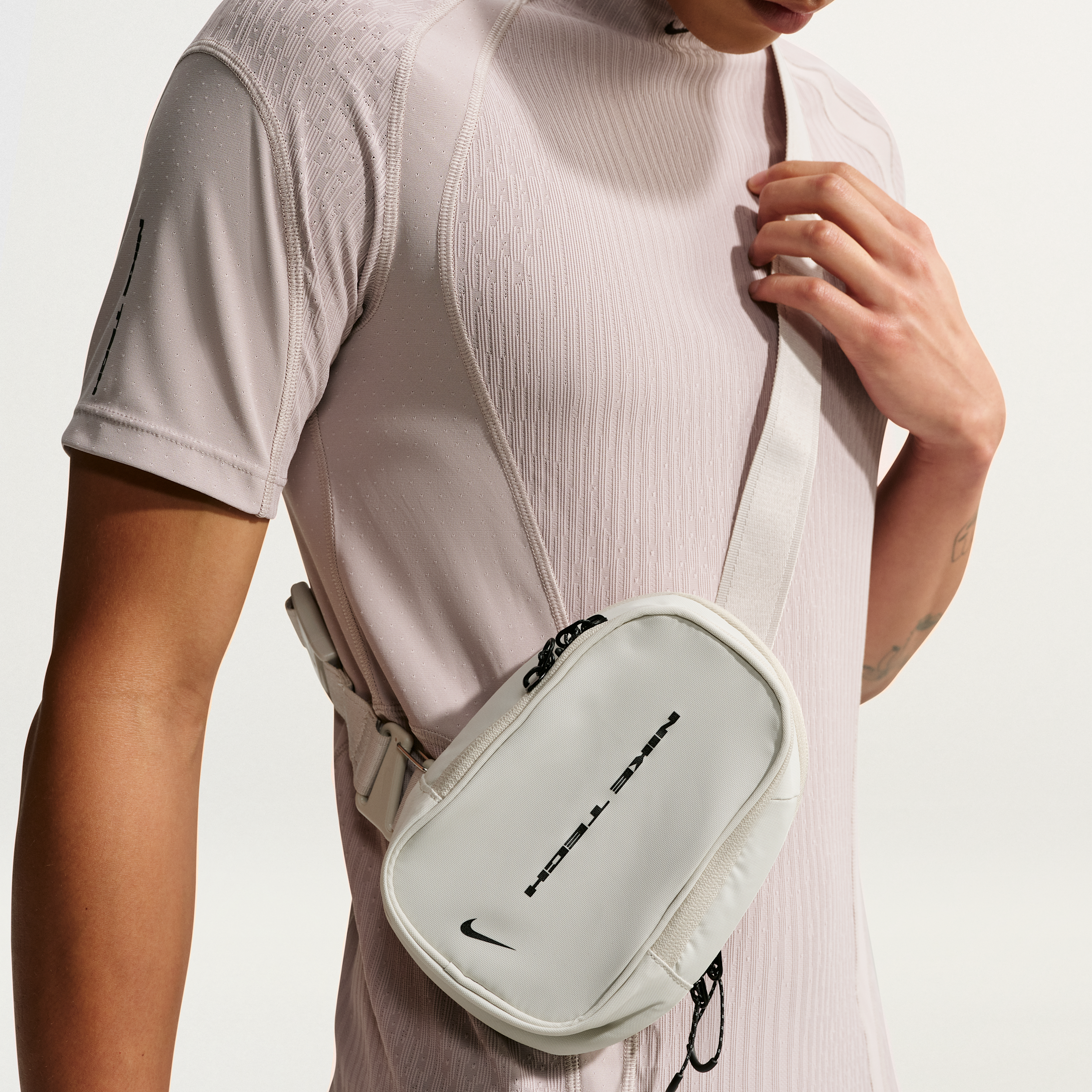 NIKE Nike Commute Tech Crossbody Bag