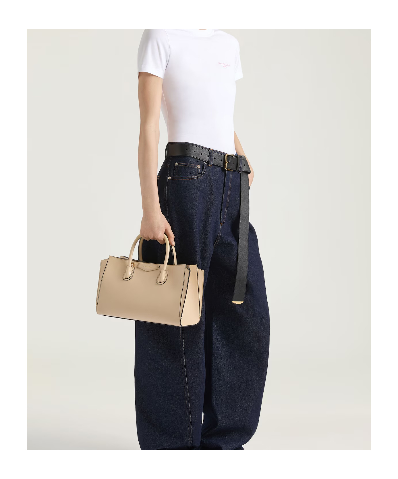 GIVENCHY Givenchy Antigona Bag in Shiny Grained Leather