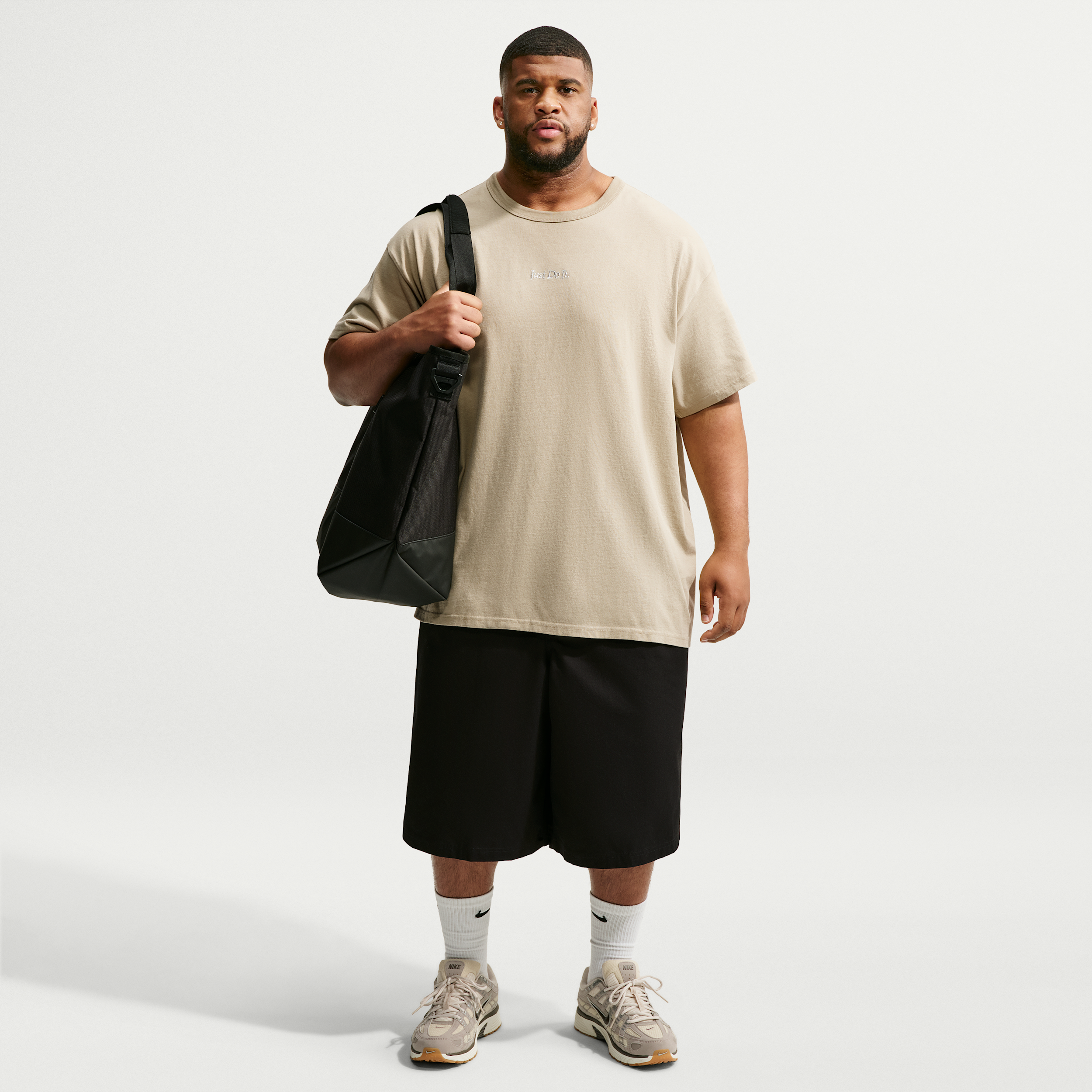 NIKE men's sportswear premium essentials t-shirt