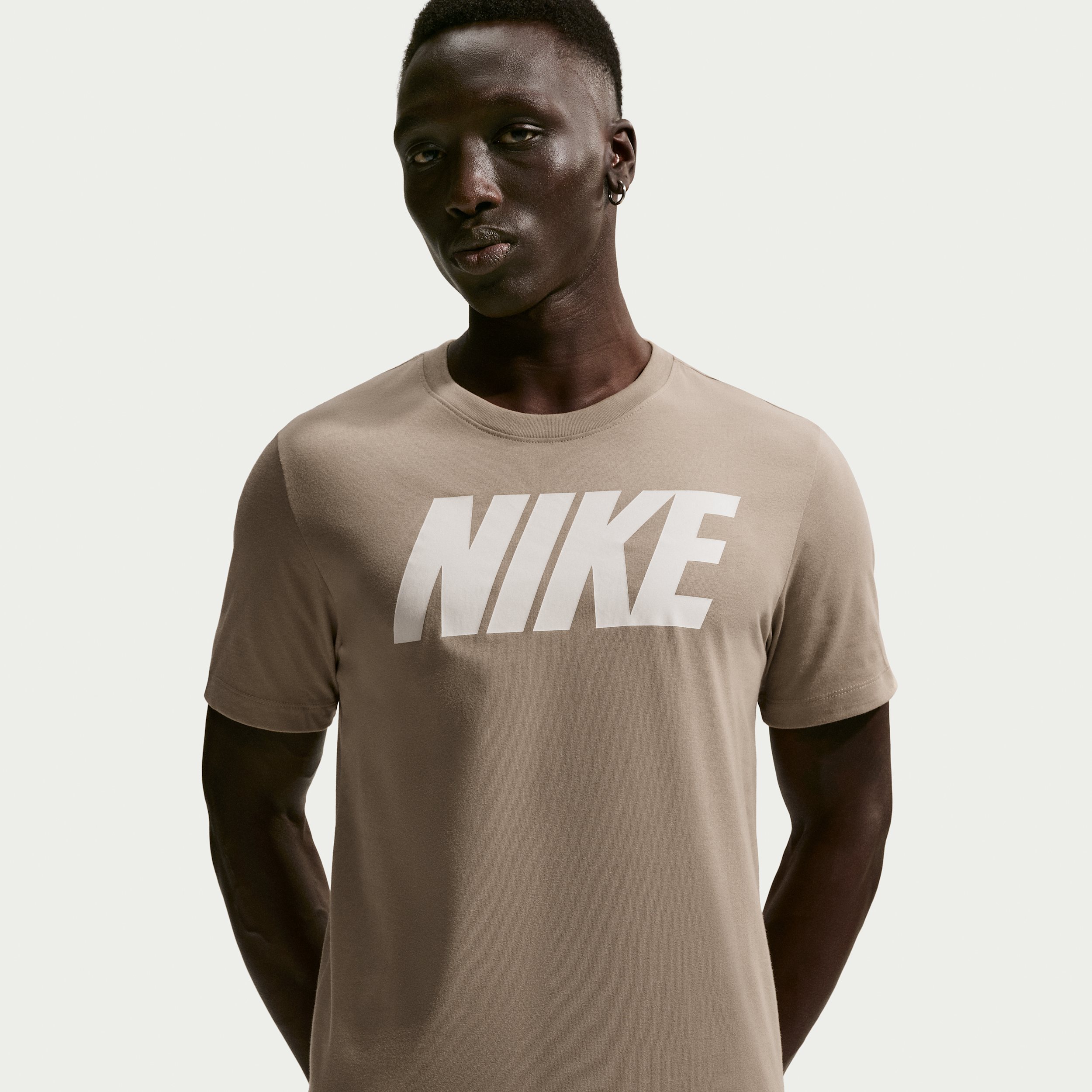 NIKE men's sportswear t-shirt