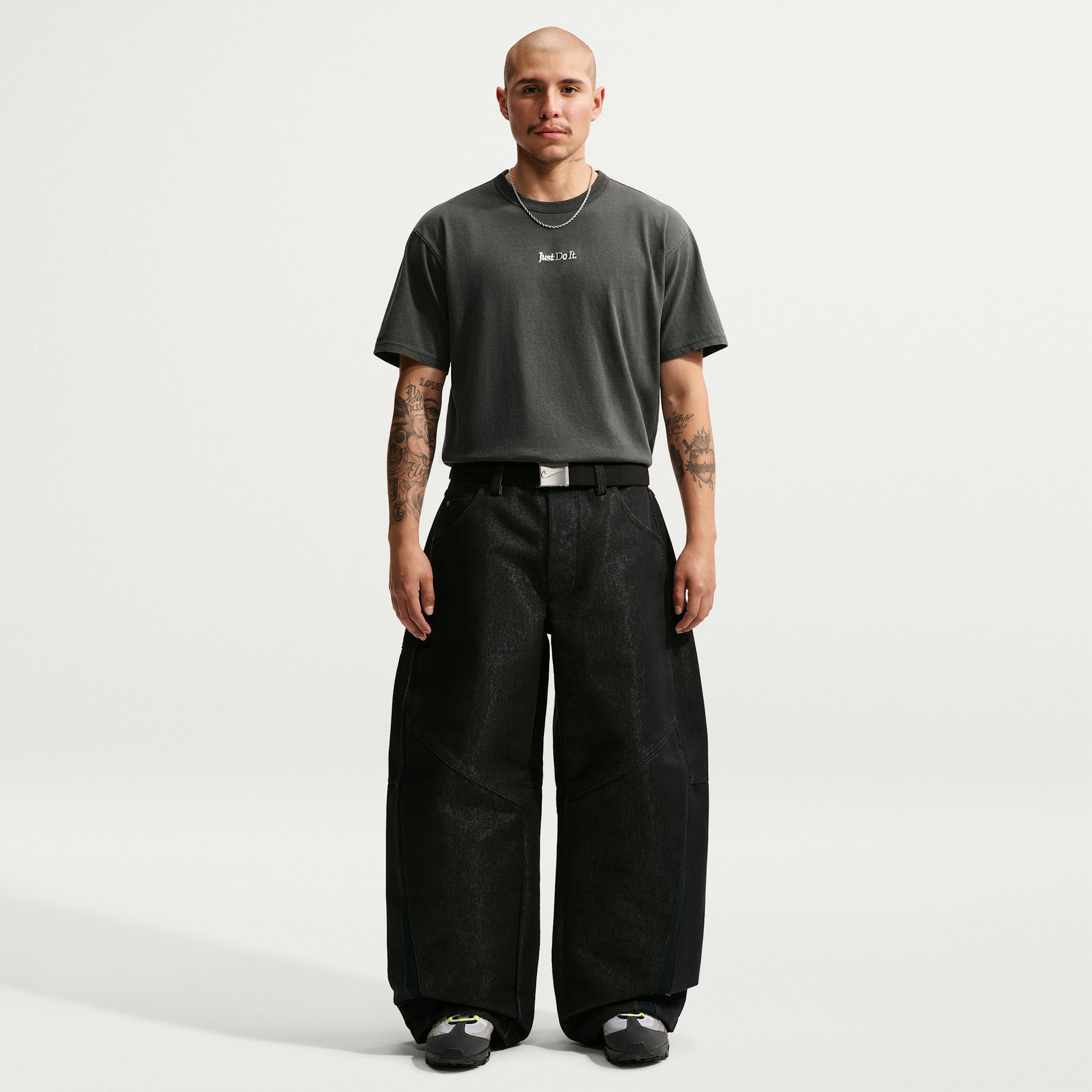 NIKE men's sportswear premium essentials t-shirt