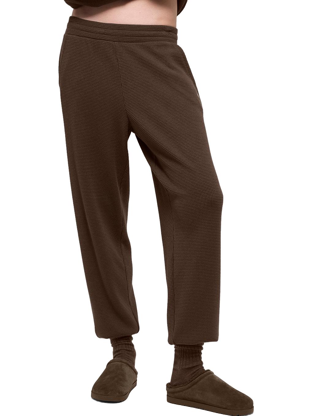 【ALO YOGA】MICRO WAFFLE SWEATPANT★値下げしました Alo Yoga Micro Waffle Knit Jogger Pants - Espresso | Editorialist