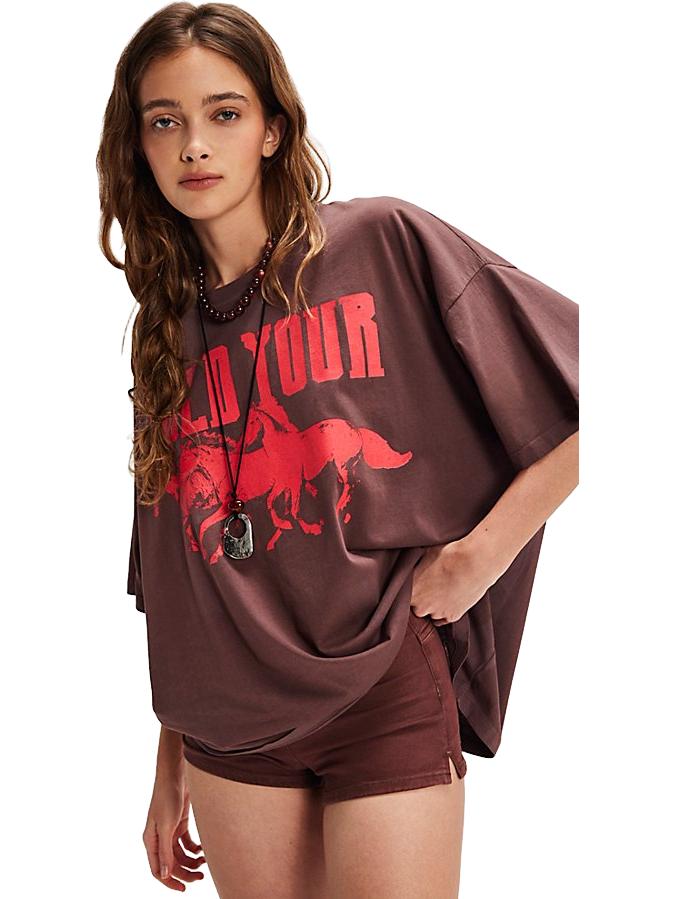 DAYDREAMER Graphic Tee