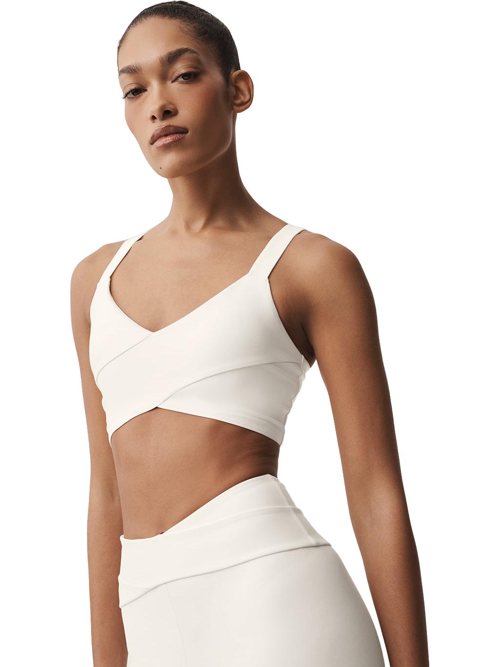 Alo Yoga Airlift Ribbed Jump Start V-Neck Bra - Black | Editorialist