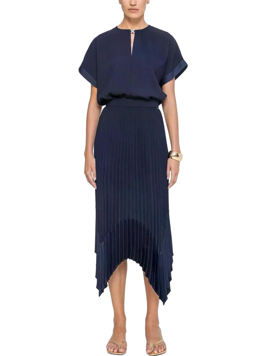 NISSA NISSA Short-Sleeve Top with Metallic Neckline Detail