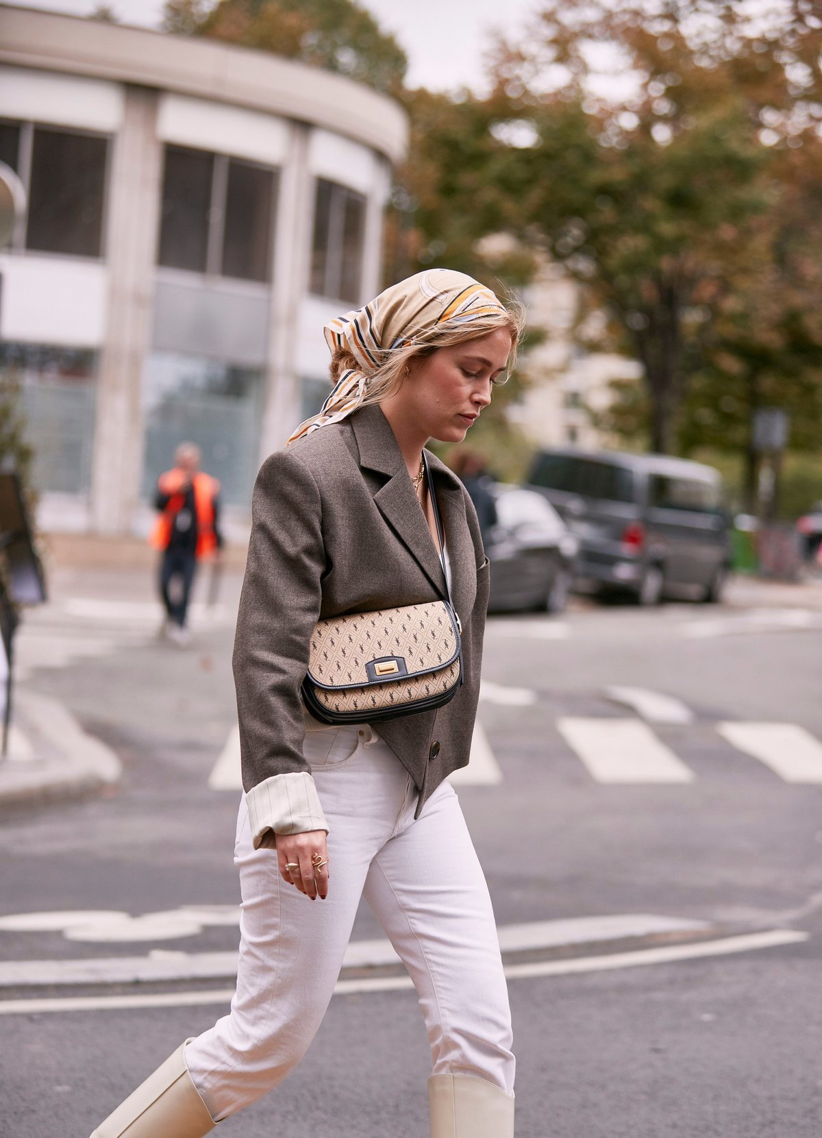 Beige Scale Look 1