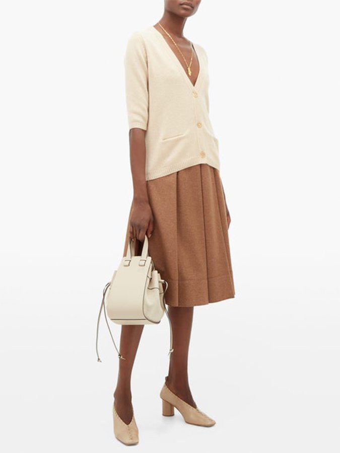 8 Best Minimalist Fashion Outfits: Chic Minimalist Looks for Women