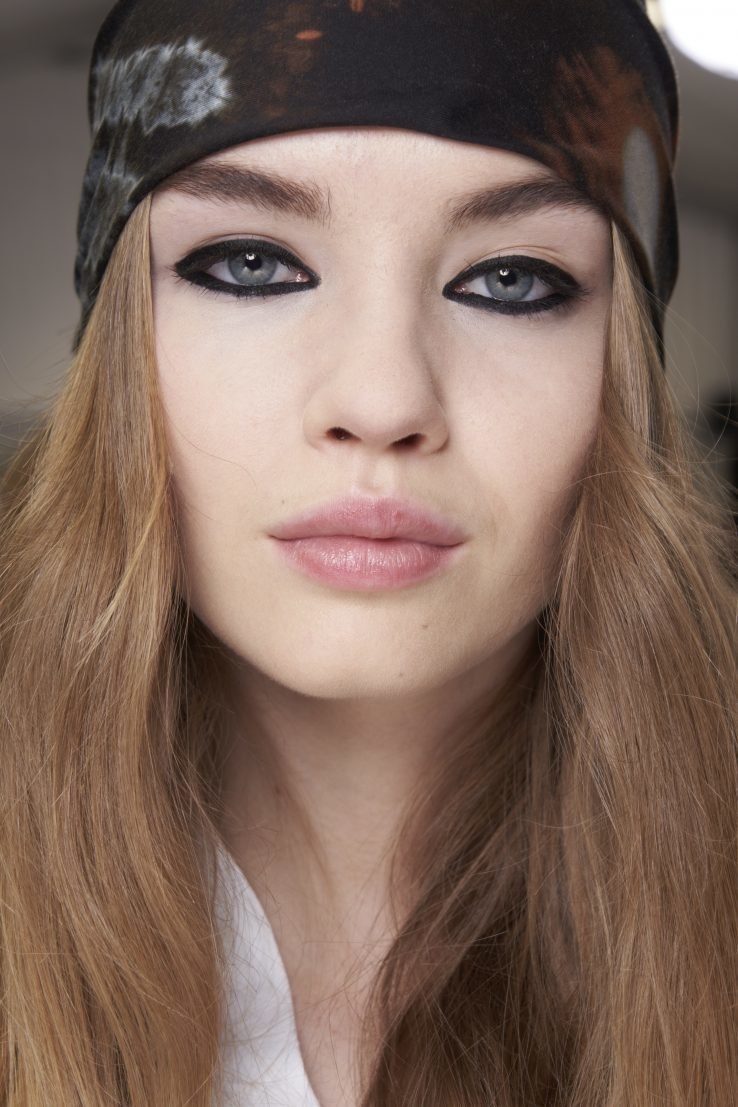 Dior bks F RF20 1380 Fall 2020 Trends Toughened Up Eyeliner Dior