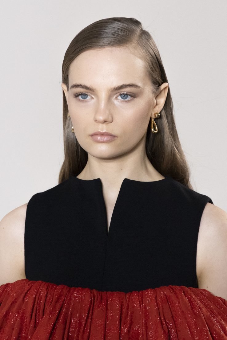 info@imaxtree.com Fall 2020 Trends Sleek Side Part Loewe