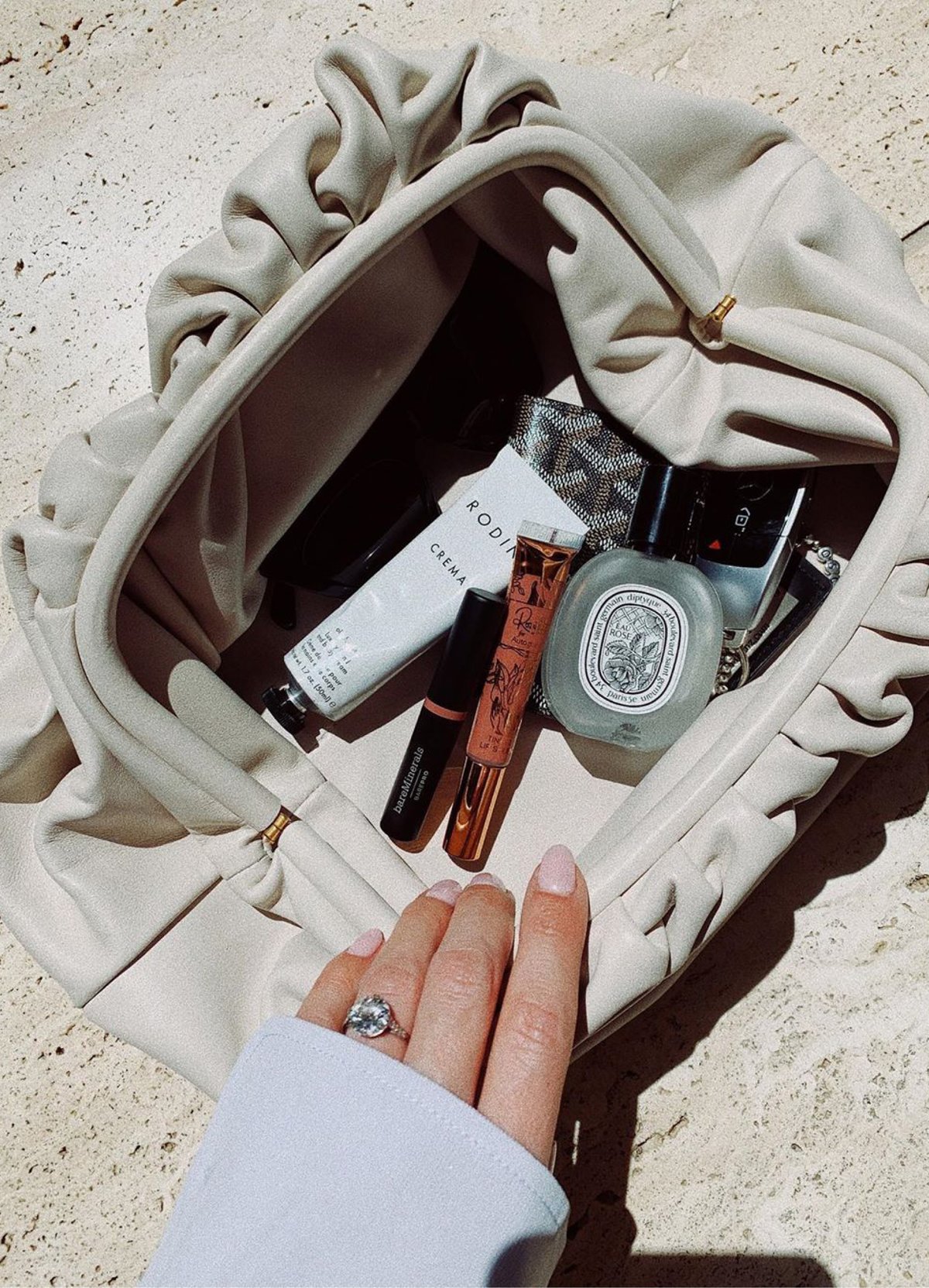 Makeup Bag_Featured_V__Rosie Huntington Whitely