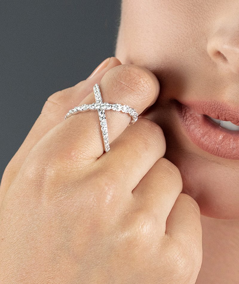 Day Diamonds_0020_7b LORELEI DIAMOND CRISS CROSS RING HEARTS ON FIRE - Lorelei Diamond Criss Cross Ring