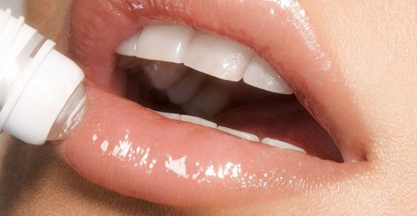 18 Best Lip Oils - Nourishing Lip Oils for Soft, Plump Lips