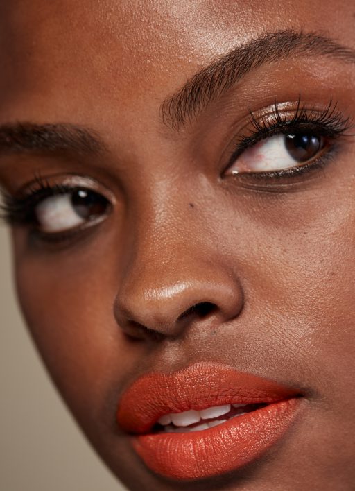 Jenna Lyons Launches New Fake Eyelash Brand LoveSeen | Editorialist
