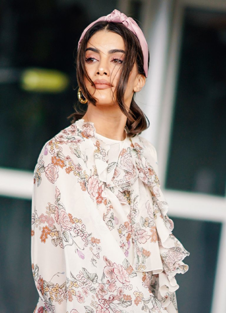How to Wear a Headband: 7 Ways To Style Headband Hair Accessories