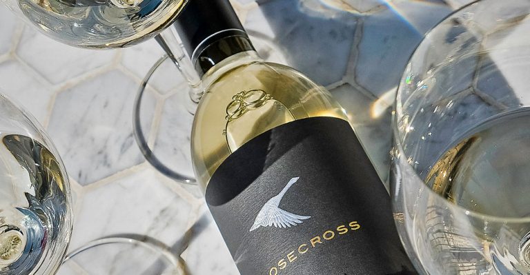 The 24 Best Dry White Wines : Pinot Gris, Chardonnay, & More