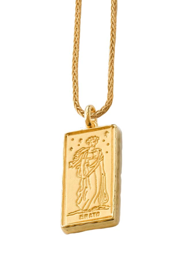 7 Best Necklace Trends to Wear in 2021 