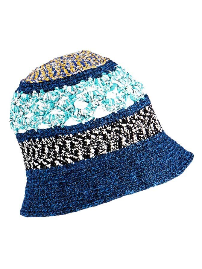 11 Bucket Hat Outfit Ideas 2022: How to 