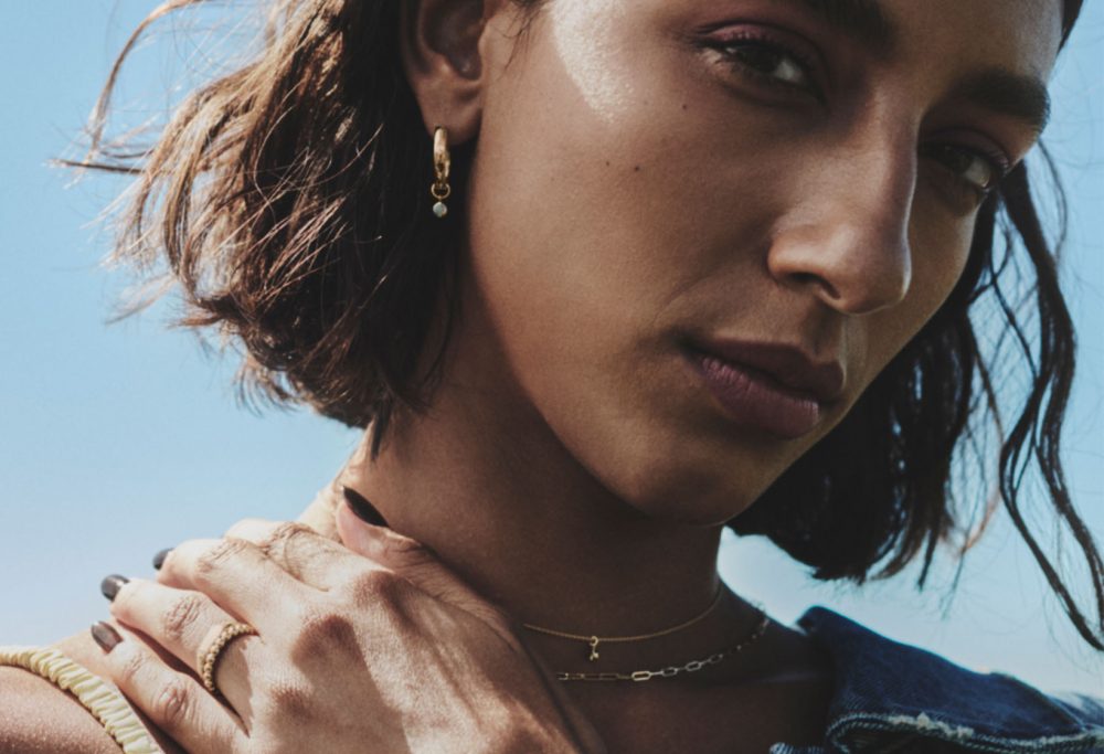 The 19 Best Minimalist Jewelry Brands : Simple & Dainty Jewelry