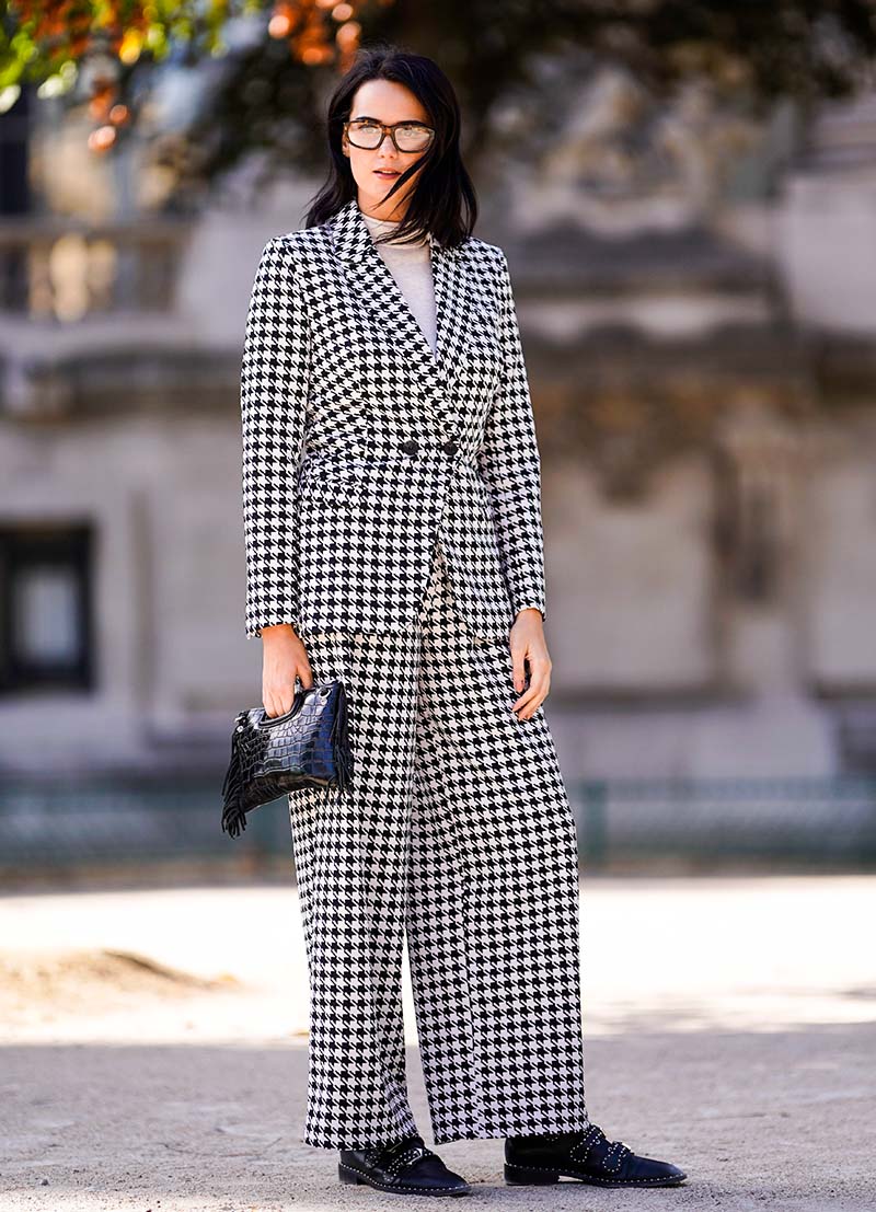 Printed Suit Oufits for Women: Women's Powersuit Outfit Ideas