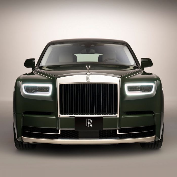 Hermes Builds a car_HoldingSquare
