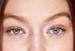 10 Best Clear Mascaras for A Natural Makeup Look