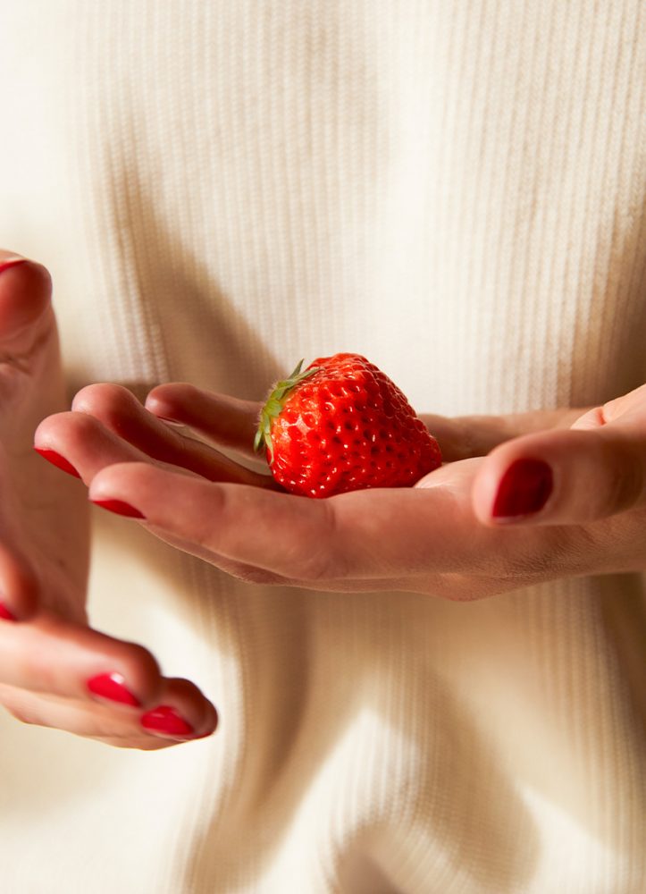 Oishii Omakase Strawberry Review: Is the "Rich Mom" Berry Worth It?