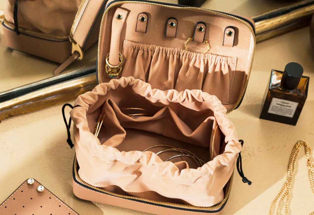 13 Best Travel Jewelry Cases : How to Store Jewelry When Traveling
