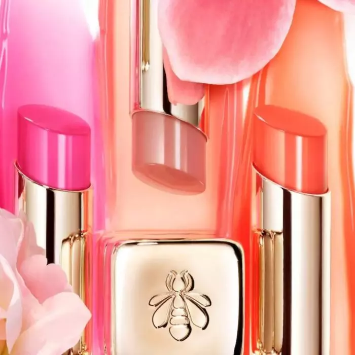 The 12 Best Glossy Lipsticks for Shiny, Non-Sticky Lips