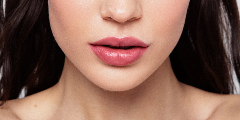 15 Best Satin Lipsticks, According to Makeup Artists
